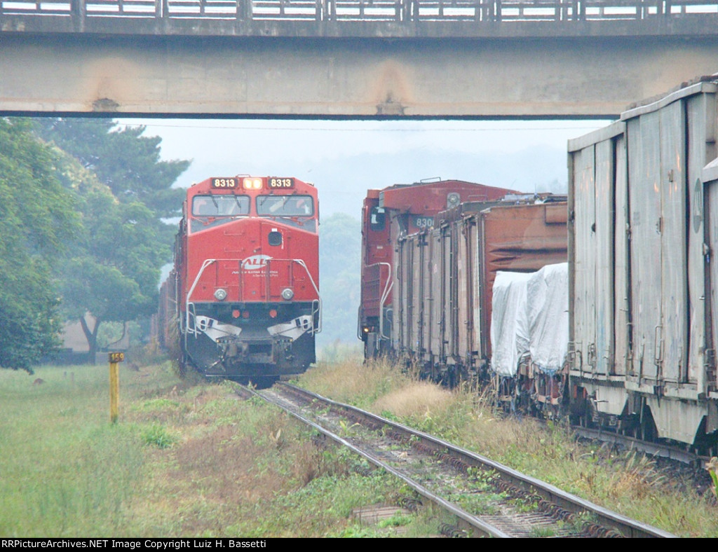 D9-40BBW DASH-9 8313